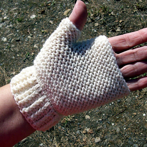 Ravelry: Half-Finger Hobo Gloves pattern by Pam Daley
