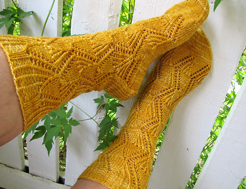 Ravelry: Twists & Turns pattern by Adrienne Fong