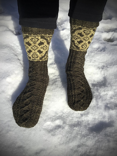 Ravelry: Celtic Cross / Cros Cheilteach Socks pattern by Anna Mäkilä