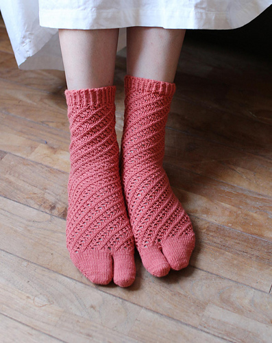 Ravelry: No.1 Diagonal Tabi Style Socks pattern by Porcs-épics ...