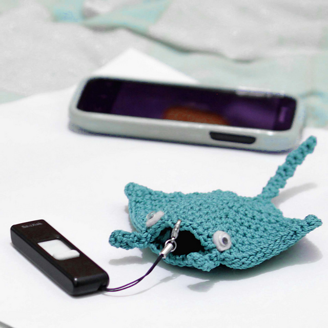 Ravelry: Manta Ray USB Pouch pattern by Anya Memouse