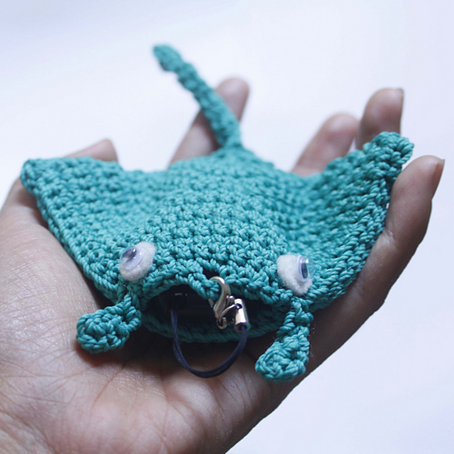 Ravelry: Manta Ray USB Pouch pattern by Anya Memouse