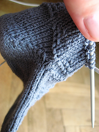 Ravelry: Macho socks pattern by Prague Loop