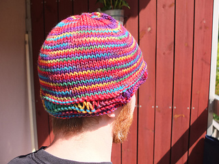 Ravelry: Simple Drop Stitch Hat pattern by Julia Skott