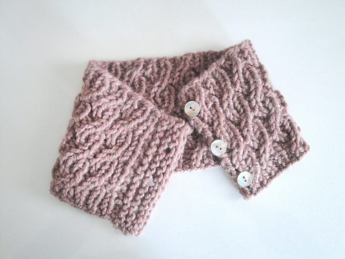 Ravelry: Cozy Alpaca Cowl pattern by Emily Johannes