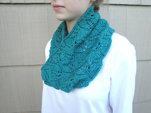 Ravelry: Emerald Leaf Cowl pattern by Emily Johannes