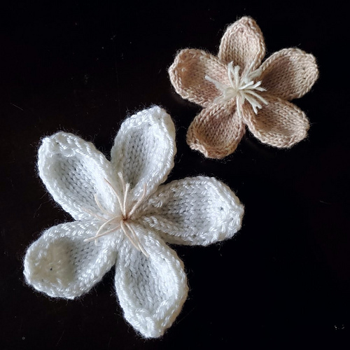 Ravelry: Knitted Cherry Blossoms pattern by Linda Thach