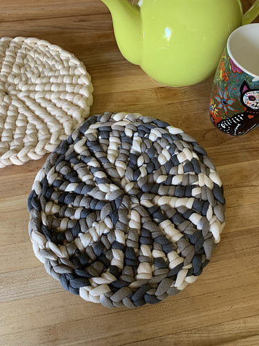 Ravelry: Aspetuck Trivet pattern by Rachel Pyle