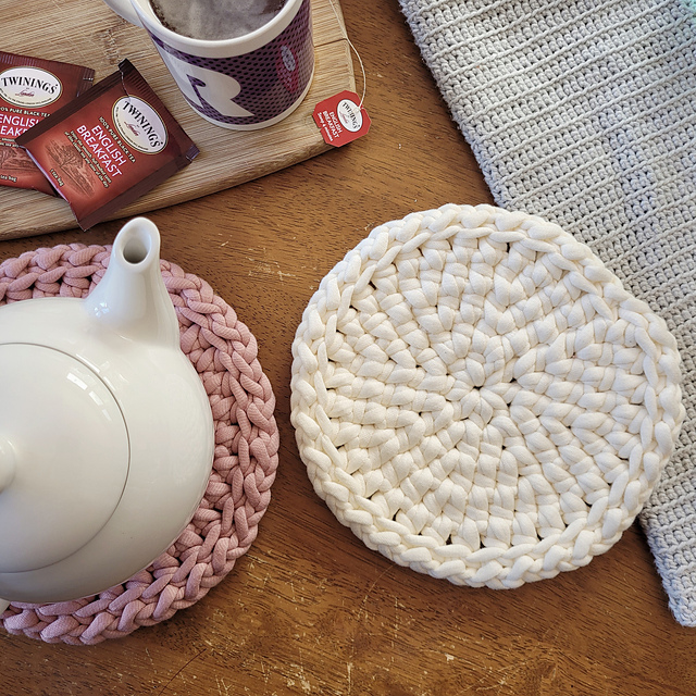 Ravelry: Aspetuck Trivet pattern by Rachel Pyle