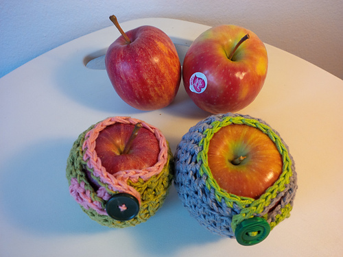 Ravelry: Apple Cozy (2 sizes) pattern by Julia Ailuj