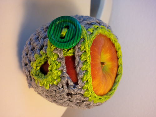 Ravelry: Apple Cozy (2 sizes) pattern by Julia Ailuj