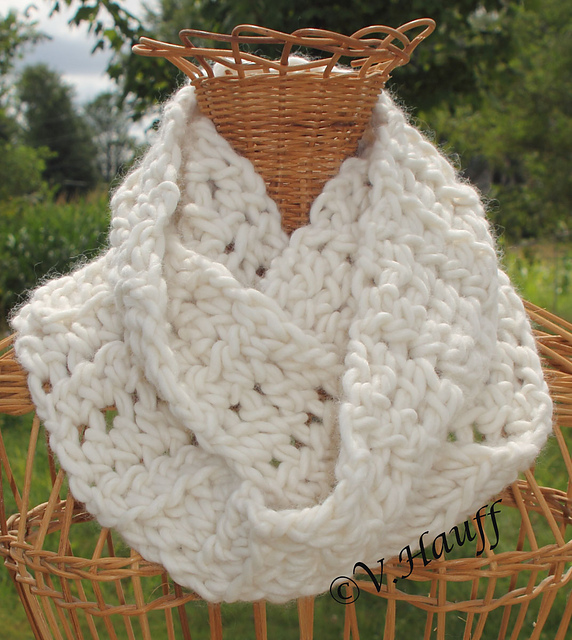 Ravelry: Simple Infinity Crochet pattern by Vickie Hauff