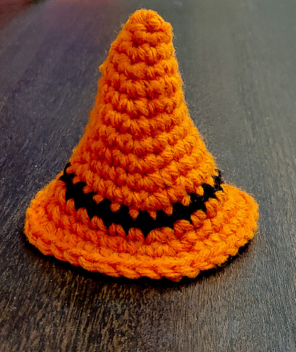 Ravelry: Halloween Mini Witch Hat pattern by Rajeshwari Singh
