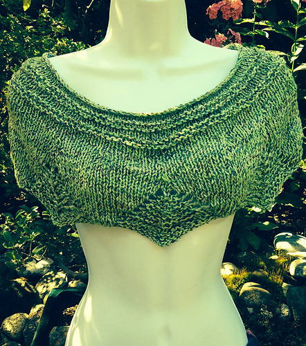 Ravelry: Emerald Shoulder Shrug pattern by Ratchadawan Chambers