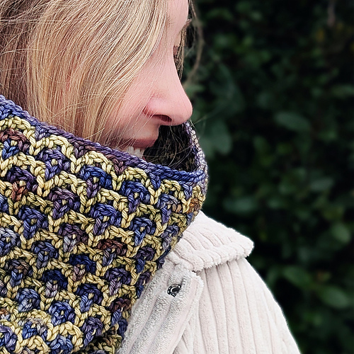 Ravelry: Arca Cowl pattern by Elena Fedotova