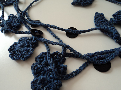 Ravelry: Daisy-Chain Necklace pattern by Erika Knight