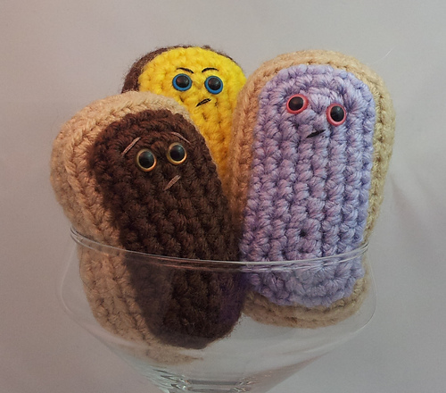 Ravelry: Mini Amigurumi Long John Donut pattern by Rebecca Mathes