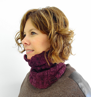 Ravelry: Crumple Cowl pattern by Barb Mastre-Stanford