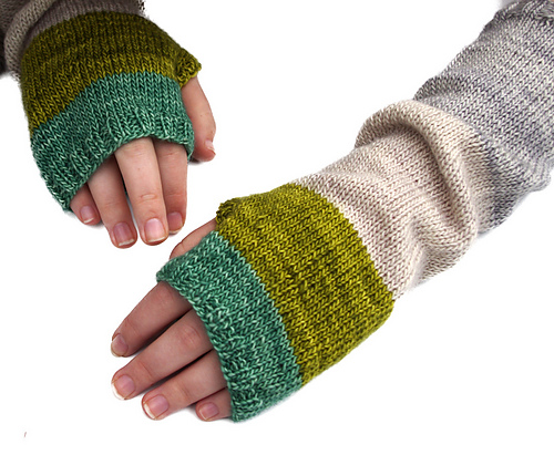 Ravelry: redpepperquilts' Whit's Knits Colorblock Handwarmers II