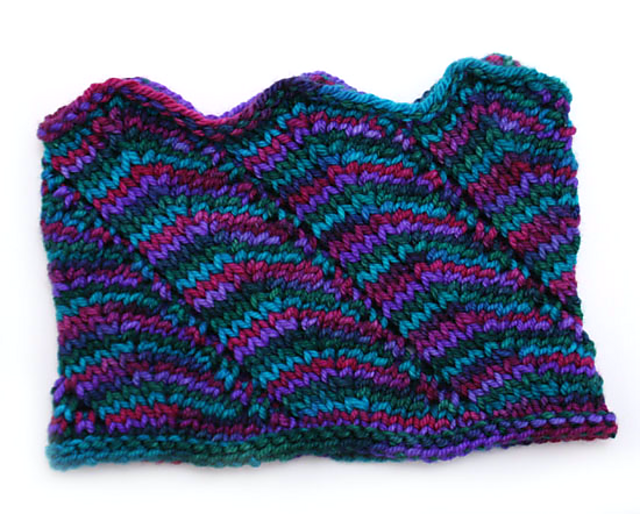 Ravelry: Rippled Neck Gaiter pattern by Annie Smith