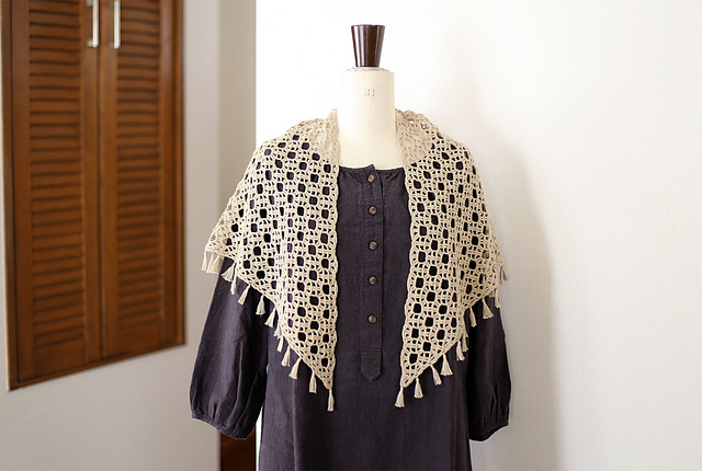 Ravelry: Solar Polka Dot Shawl pattern by Ronique (Reiko Fukushima)