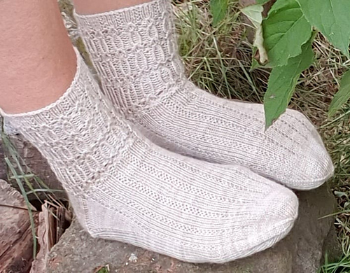 Ravelry: Seffa Socks pattern by rosa p.