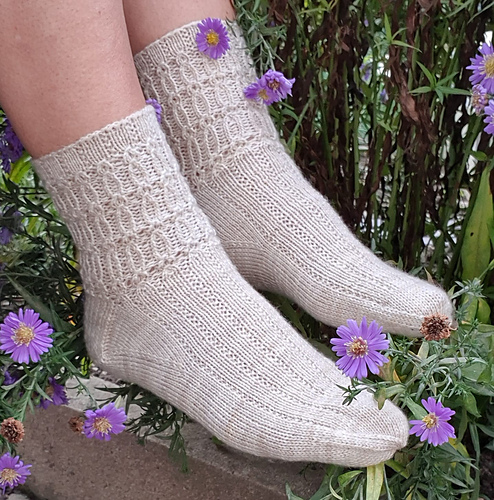Ravelry: Seffa Socks pattern by rosa p.