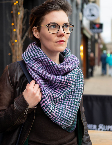Ravelry: Halftone Cowl pattern by Ysolda Teague