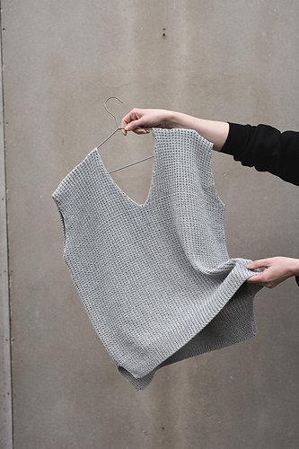 Ravelry: The Knit-me top pattern by Neringa Ruke