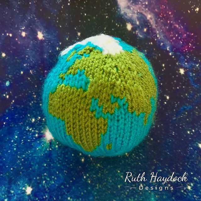 Ravelry: Medium Knitted Globe pattern by Ruth Haydock