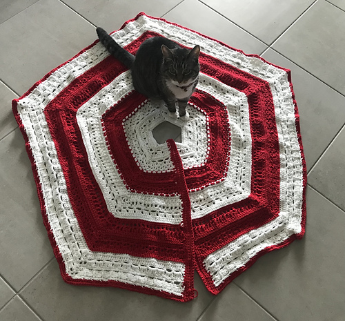 Ravelry: Sheppard Christmas Tree Skirt pattern by Regina P Designs