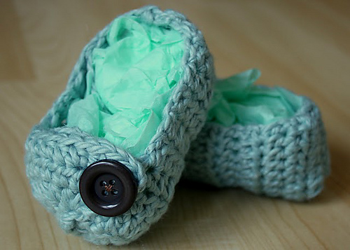 Ravelry: Cross Over Toe Baby Ballet Slippers pattern by Laura Hooker