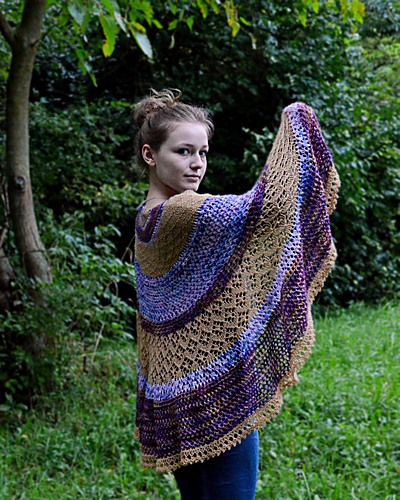 Ravelry: Turas Mara Shawl pattern by Samantha Troia