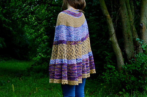 Ravelry: Turas Mara Shawl pattern by Samantha Troia