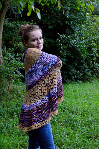 Ravelry: Turas Mara Shawl pattern by Samantha Troia