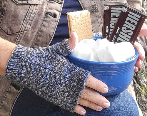 Ravelry: Concertina Fingerless Mitts pattern by Sandy Huff