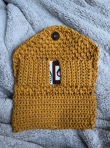 Ravelry: "Honey & Maple" Crochet Wallet pattern by Sara Jenema