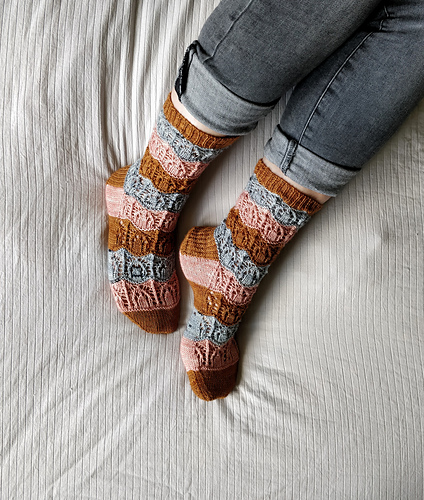 Ravelry: Venus socks pattern by Sari Nordlund