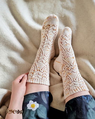 Ravelry: Ariel socks pattern by Sari Nordlund