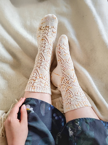 Ravelry: Ariel socks pattern by Sari Nordlund