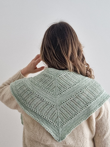 Ravelry: Tiny shells shawl pattern by Sari Nordlund