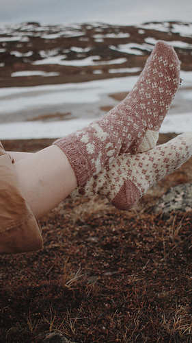 Ravelry: moonbun socks pattern by saskie&co