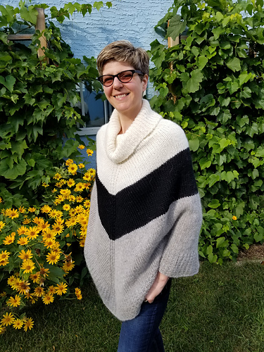 Ravelry: Minjia Poncho pattern by Martina Sommer