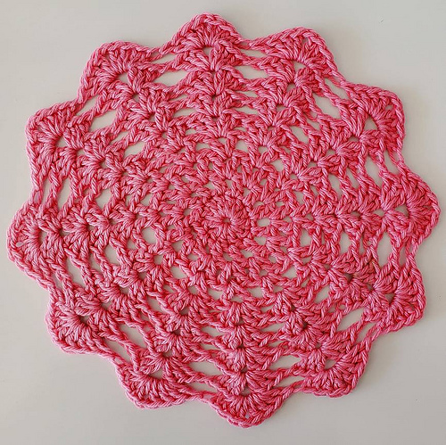 Ravelry: Doily Plant Mat pattern by Sati Glenn