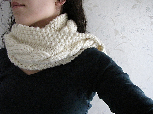 Ravelry: Cozy Wooly Cabled Scarf pattern by Jill Nault