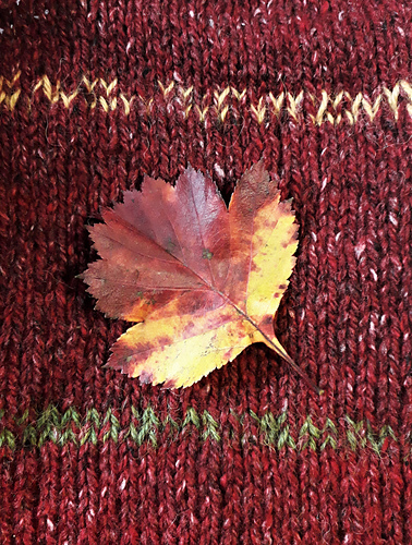 Ravelry: Autumn leaf scarf pattern by Sari Rautiainen