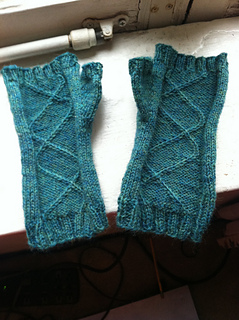 Ravelry: savagebean's Winding Way Mitts