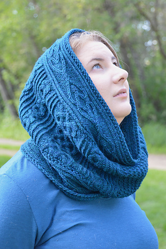 Ravelry: Inis Meáin Cowl pattern by Kelly G.
