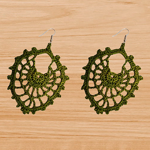 Ravelry: Crochet leaf earrings pattern by Noha