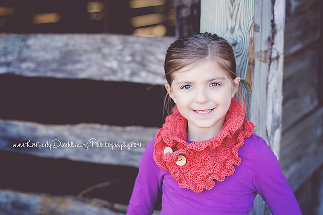 Ravelry: Ruffled Shell Cowl pattern by Salena Baca